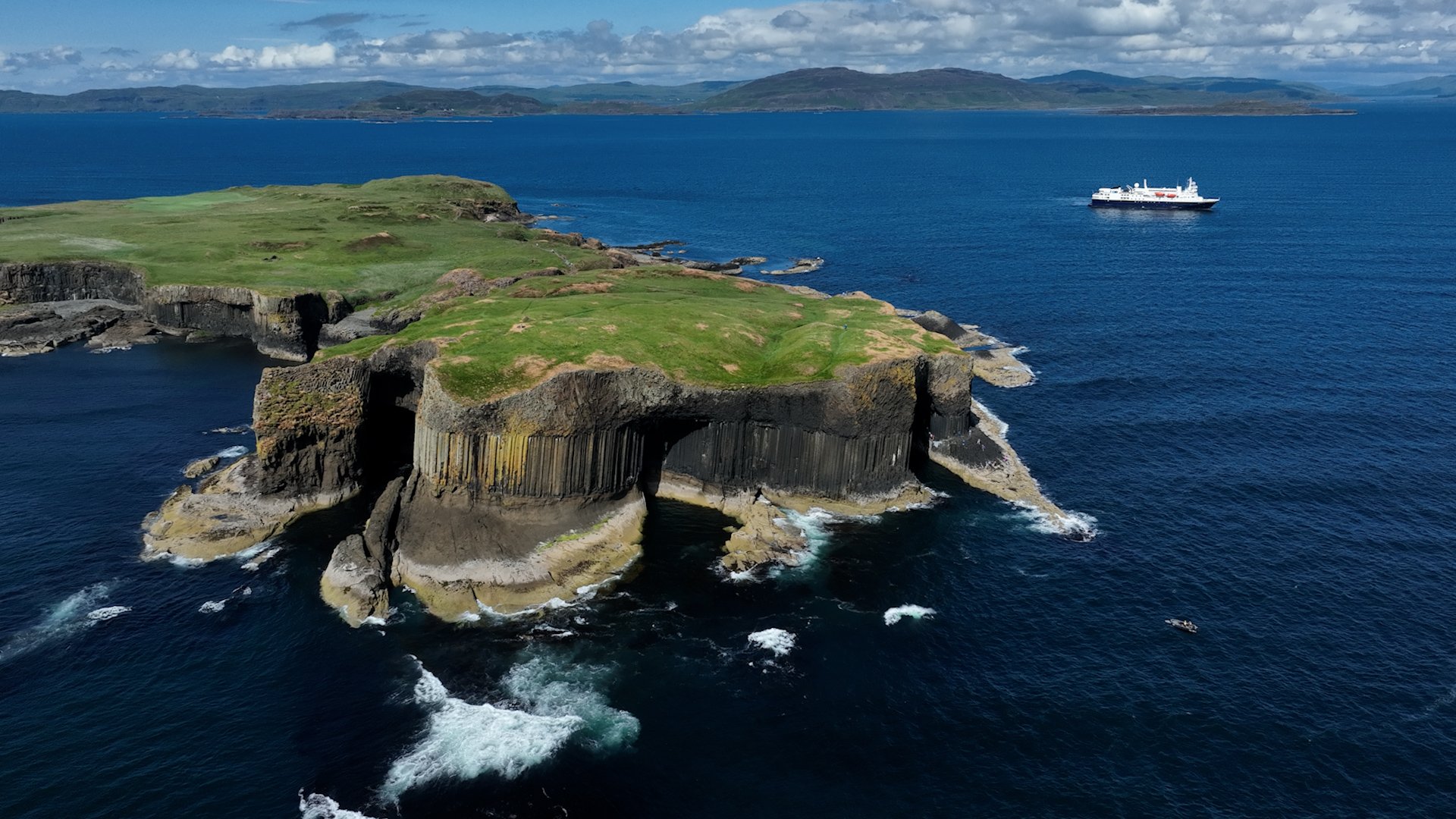 Expedition Spotlight: A Spectacular Day on Staffa Island | Lindblad ...