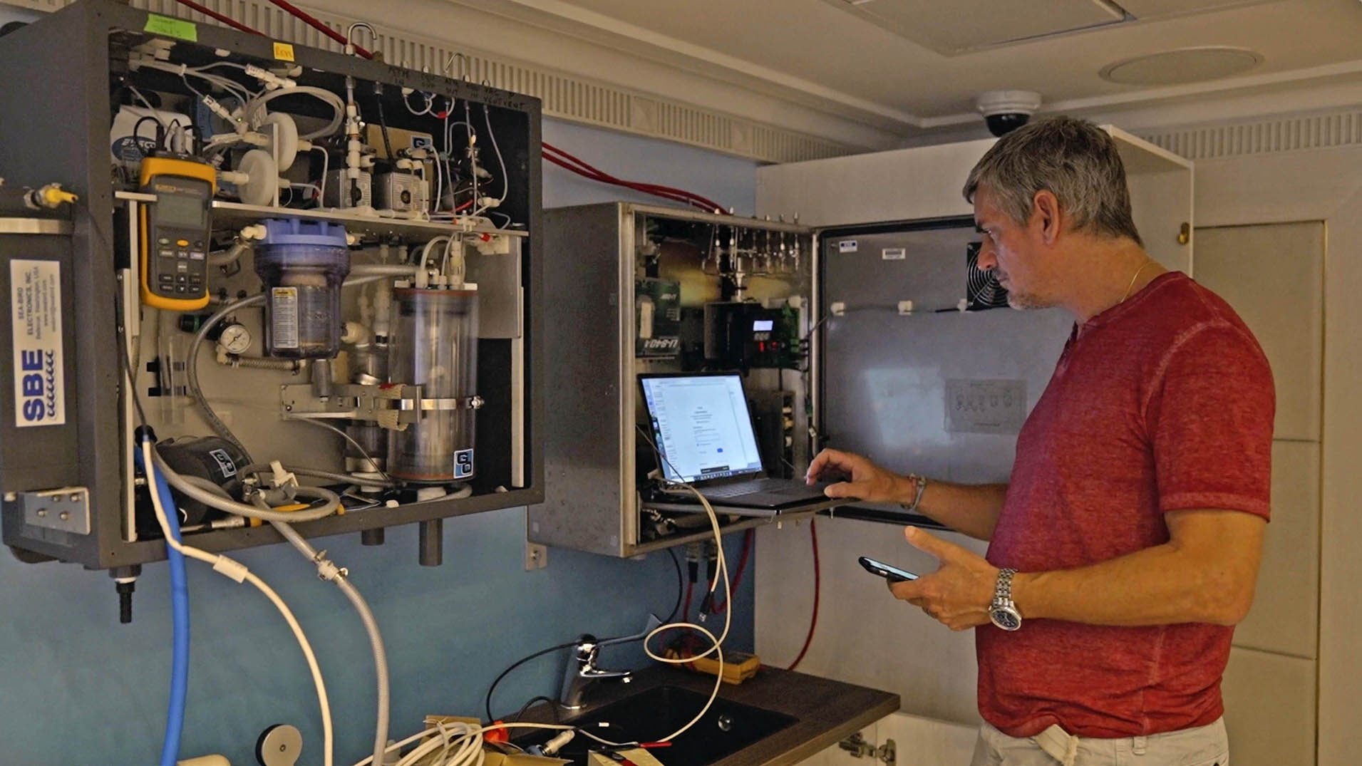 Visiting Scientists | Lindblad Expeditions